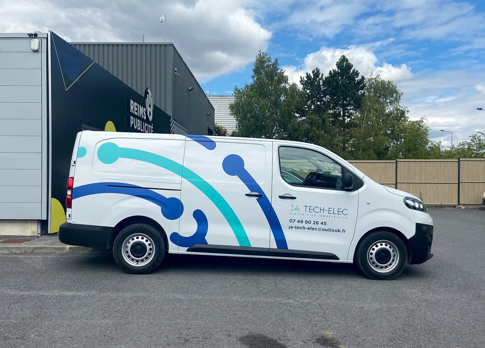 MARQUAGE VÉHICULE – JA TECH-ELEC - Reims Publicité
