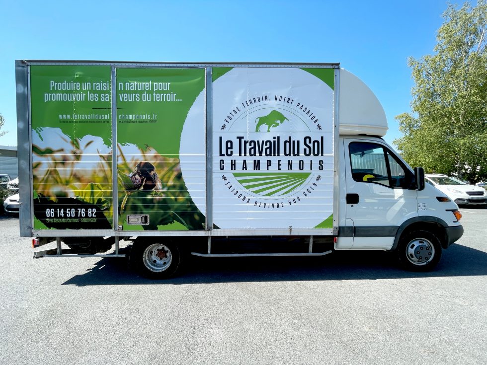 MARQUAGE VÉHICULE – LE TRAVAIL DU SOL CHAMPENOIS - Reims Publicité
