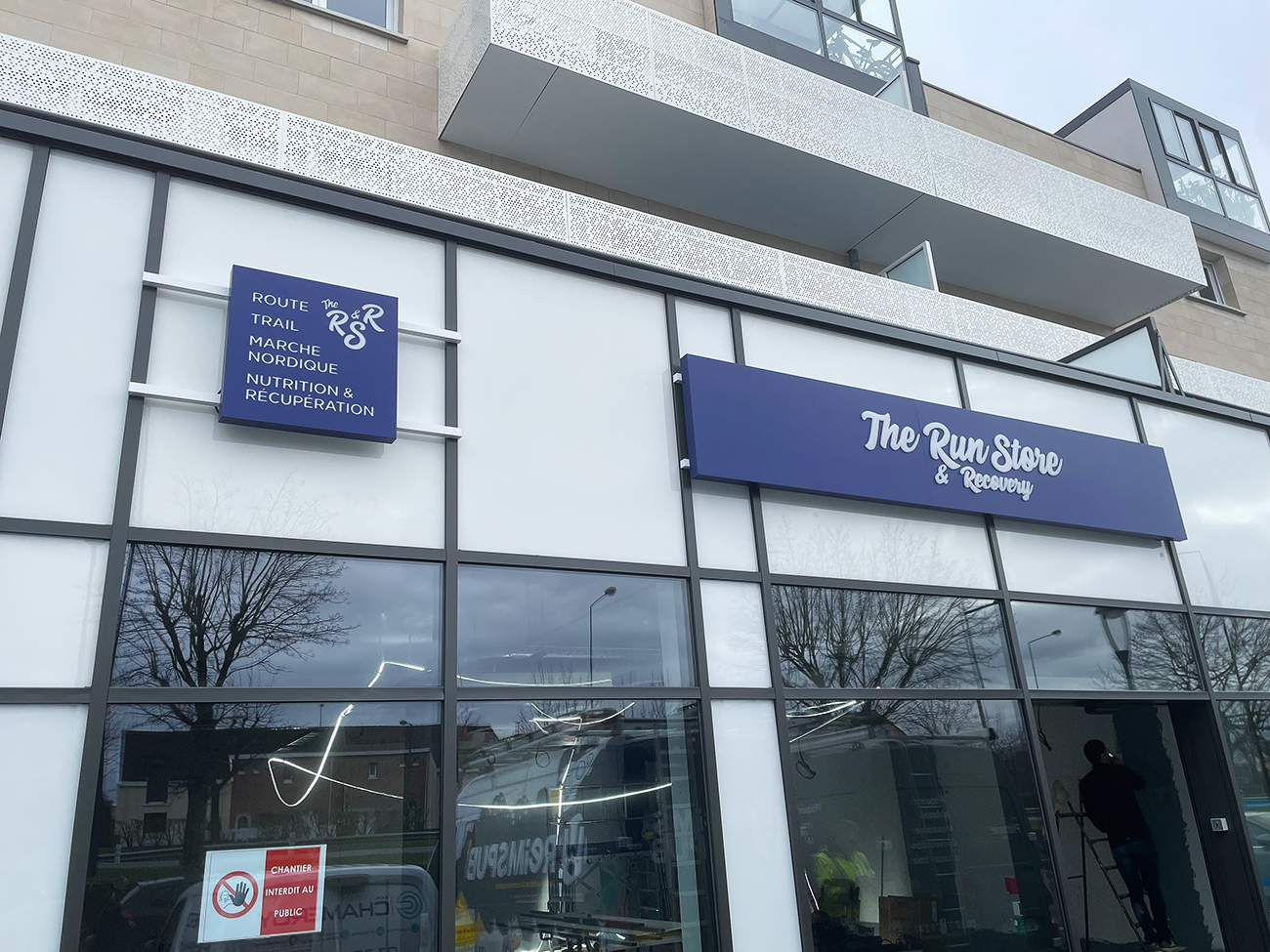 ENSEIGNES LUMINEUSES - THE RUN & RECOVERY STORE - Reims Publicité