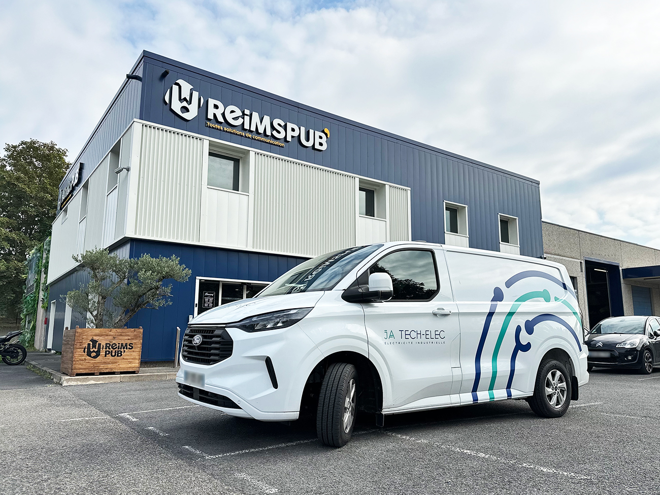 MARQUAGE VÉHICULE - JA TECH ELEC - Reims Publicité